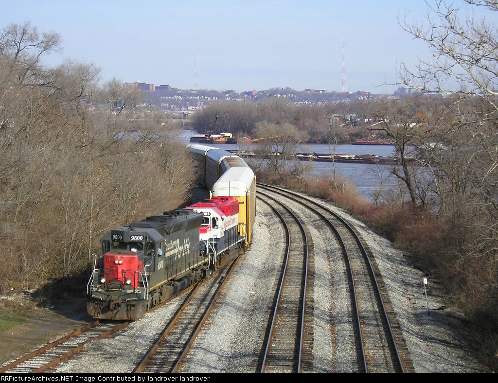 Train & Tug IORY 9500 Westbound